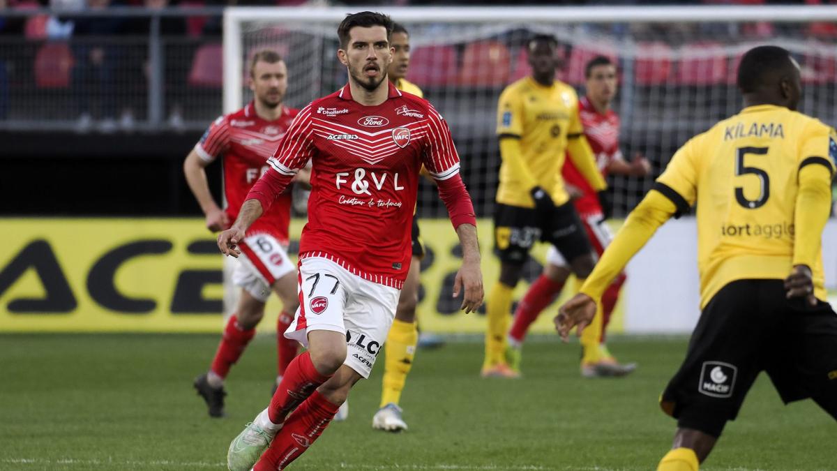 Lorient : Bordeaux et Metz sur Adrian Grbic