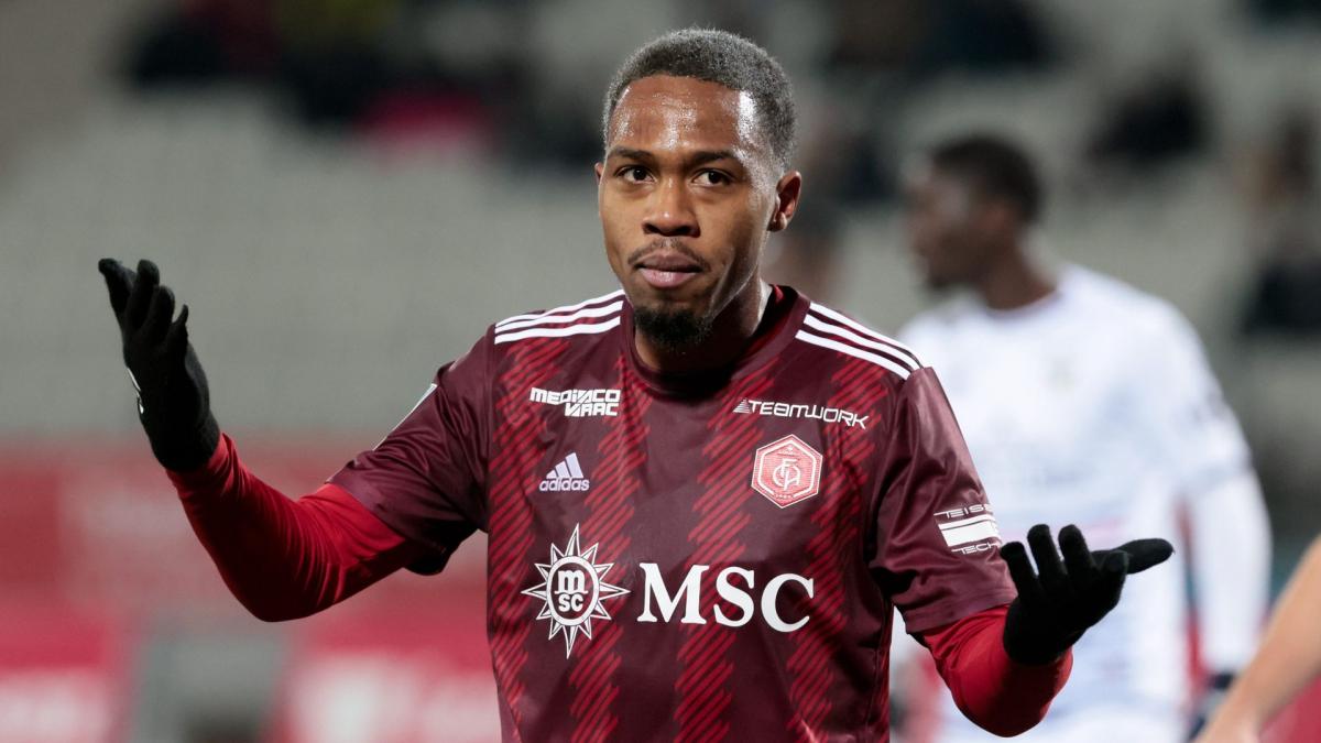 Warren Caddy signe au FC Randers