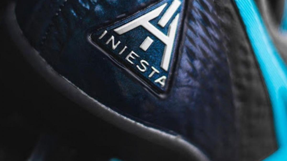 Nouvelle chaussure signature pour Andres Iniesta : l'Asics Ultrezza AI