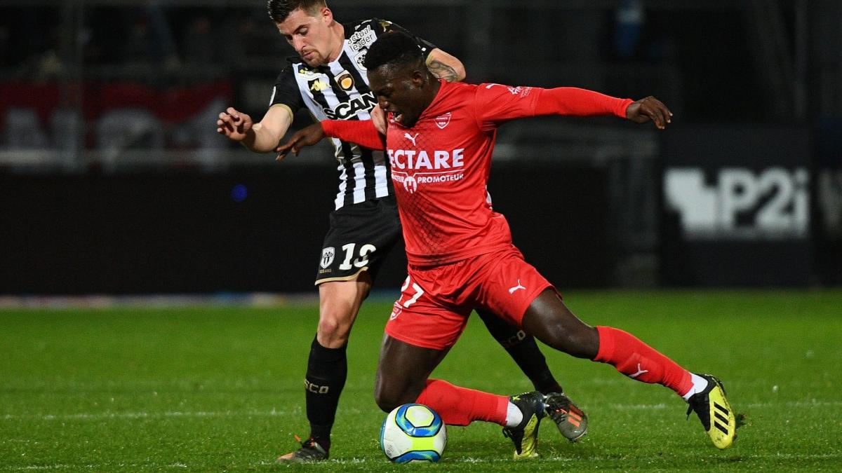 Kevin Denkey quitte Nîmes pour le Cercle Bruges