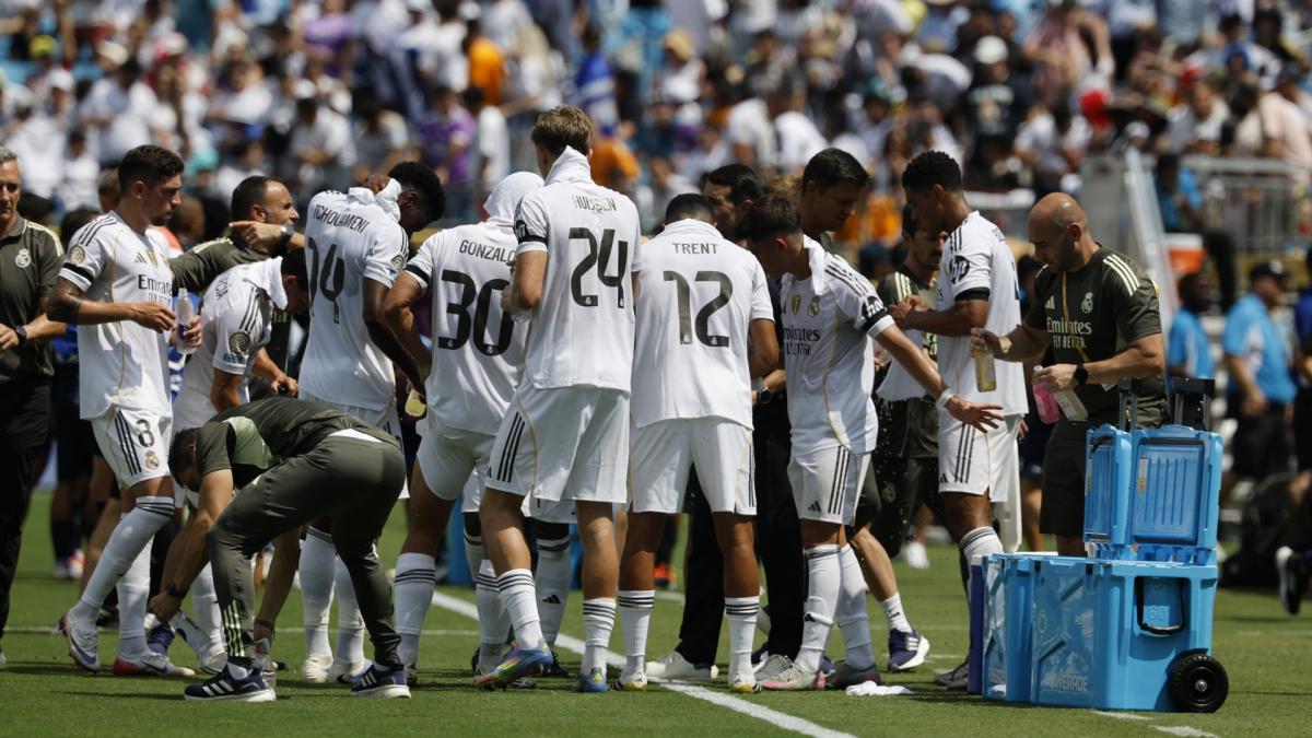 Sotwe vazados sent Lil Abby a text and she responded fairly