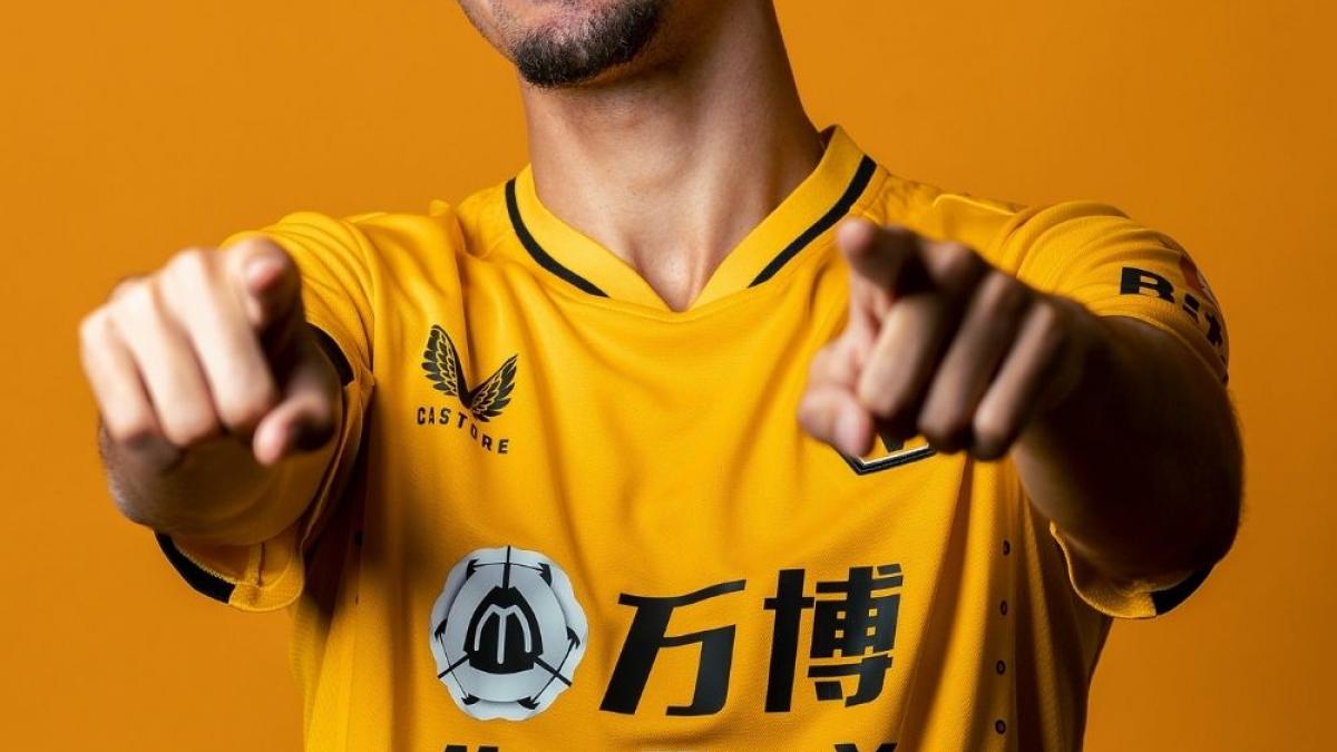 Castore dévoile le maillot domicile de Wolverhampton pour la saison ...