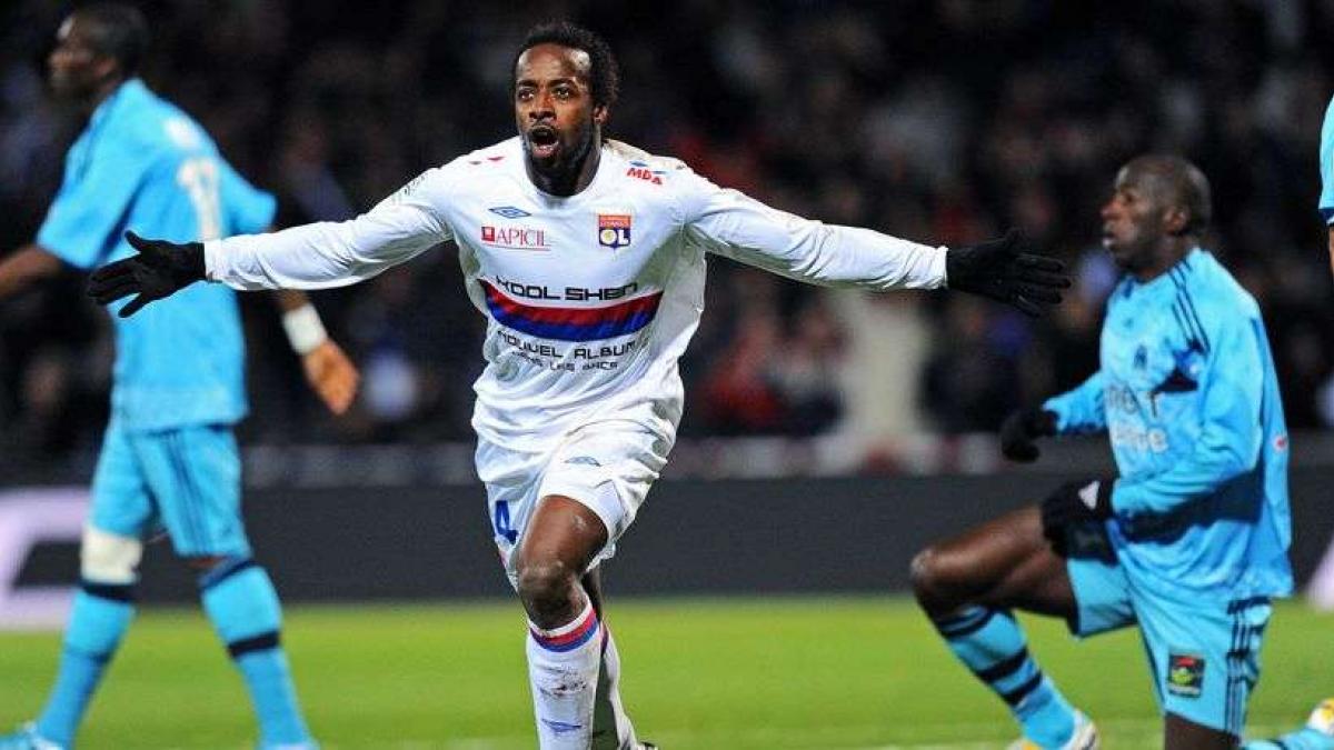 OL : Sidney Govou lâche des indices sur son avenir