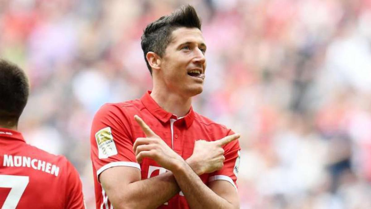 Le Bayern Munich tape du poing sur la table pour Robert Lewandowski