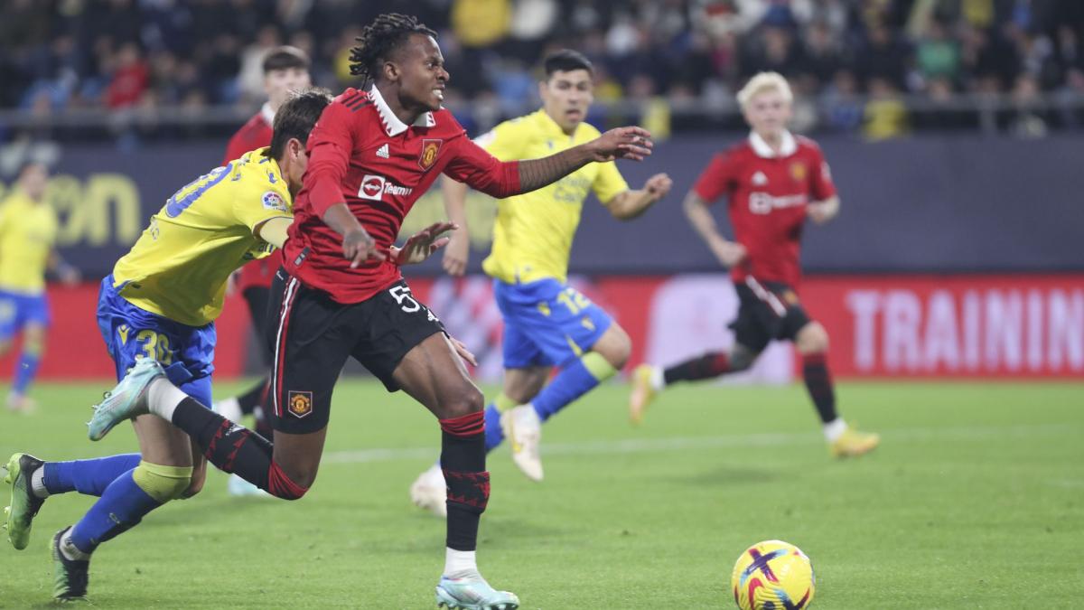 Ca se bouscule pour la sensation française de Manchester United Noam Emeran