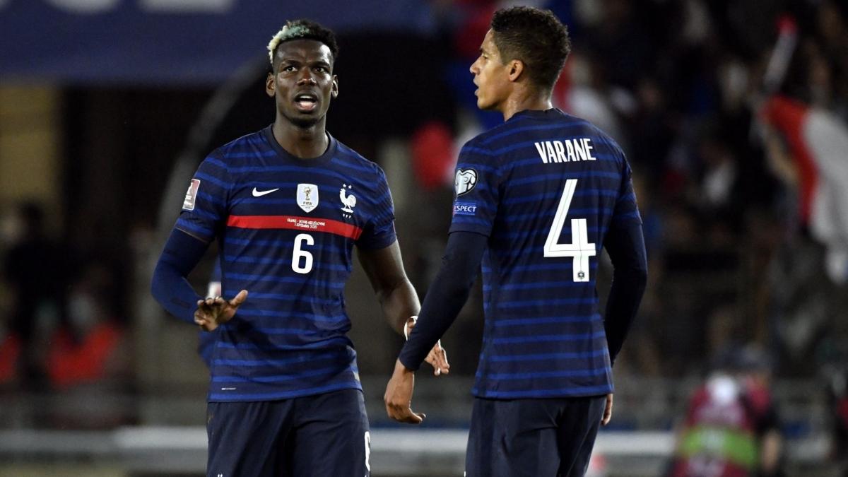 MU : Paul Pogba heureux de l'arrivée de Raphaël Varane cet été