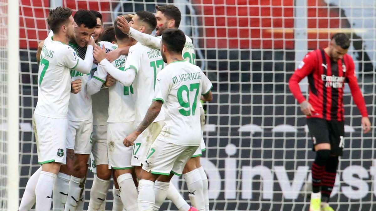 Serie A Lac Milan Chute à Nouveau Contre Sassuolo Bologne Vient à