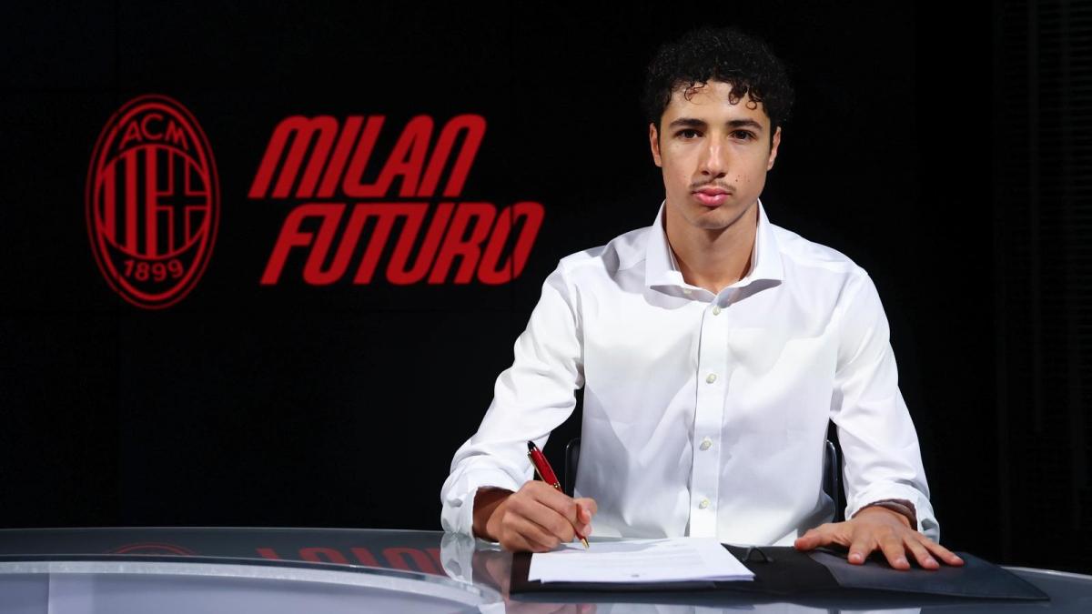 AC Milan : la pépite algérienne Yanis Messaoudi a signé son contrat pro