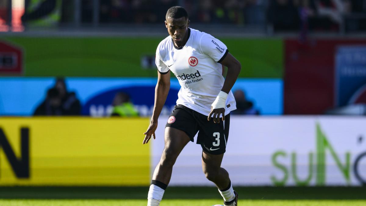 Willian Pacho est arrivé à Paris