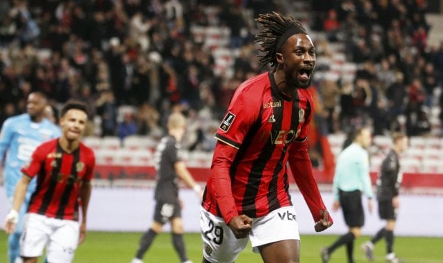 Un ex de Ligue 1 devient le premier joueur à gagner deux Coupes d ...
